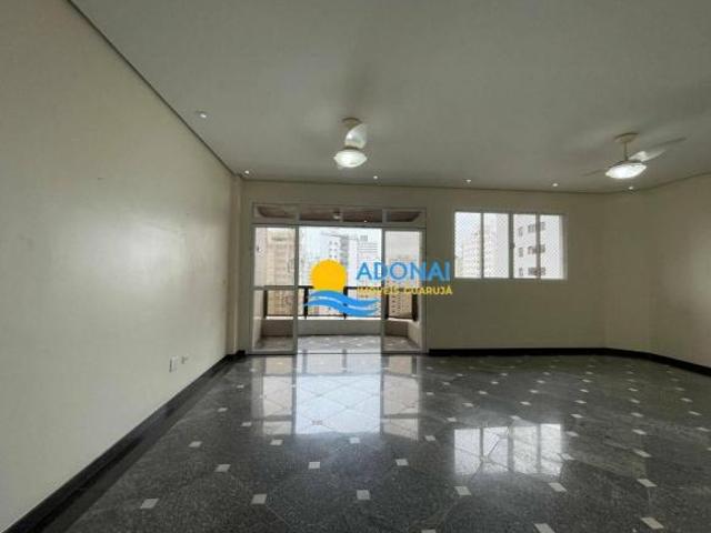 Apartamento próximo à praia com sacada — Pitangueiras — Guarujá