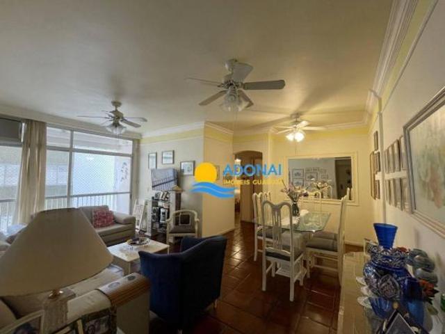 Apartamento próximo à praia com sacada — Pitangueiras — Guarujá