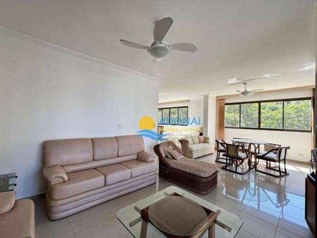 Apartamento próximo à praia com sacada — Pitangueiras — Guarujá