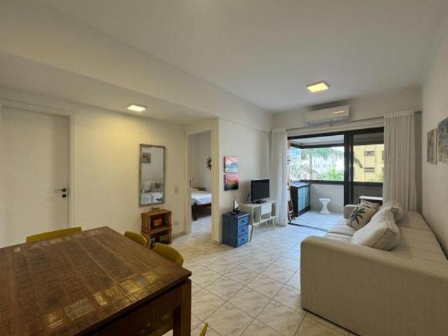 Apartamento próximo à praia com varanda gourmet — Enseada — Guarujá