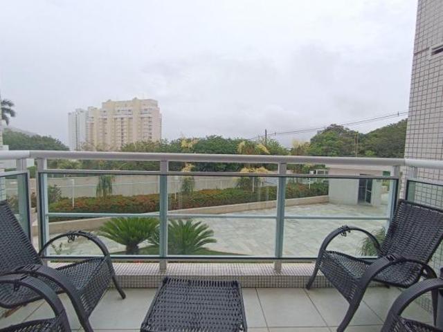 Apartamento próximo à praia com vista — Enseada — Guarujá
