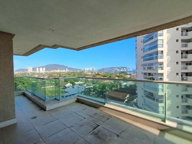 Apartamento próximo à praia com vista — Enseada — Guarujá