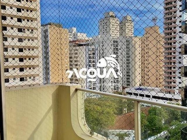 Apartamento próximo à praia reformado andar alto