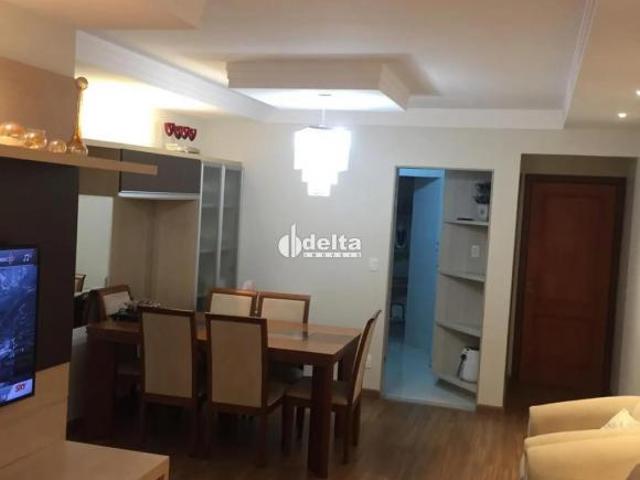 Apartamento próximo à UFU com 4 quartos sendo 1 suíte disponível para venda no bairro Santa Mônica e
