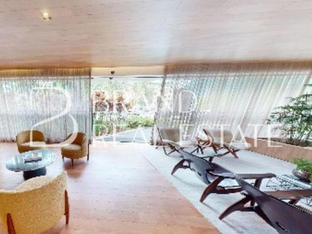 Apartamento próximo ao Parque Ibirapuera, com 4 suítes, andar alto e 4 vagas