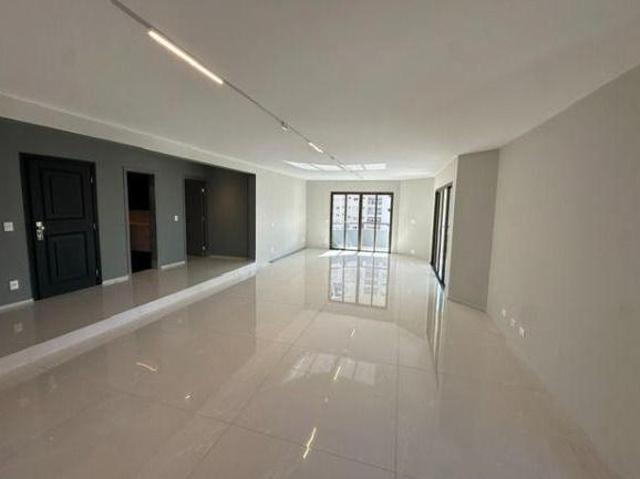 APARTAMENTO PRÓXIMO DA PRAÇA PEREIRA 4 DORMITÓRIOS