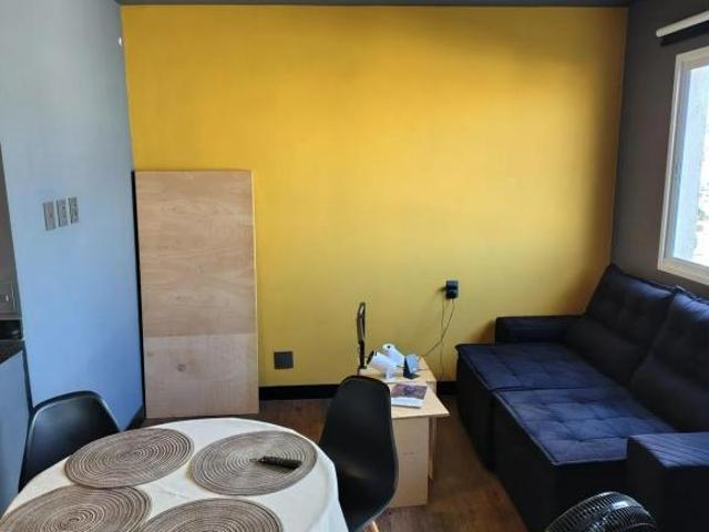 Apartamento pronto para morar, com eletrodomésticos e parcialmente mobiliado