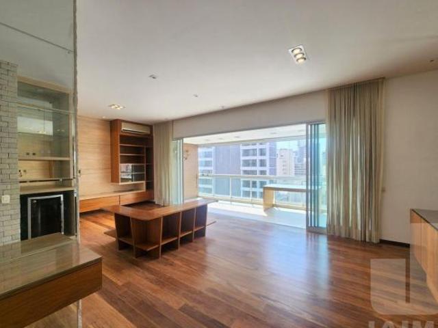 Apartamento pronto para morar em andar alto com 03 suítes e 03 vagas em Perdizes