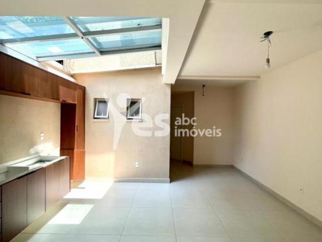Apartamento prédio de baixo condomínio 2 quartos 2 banheiros elevador localizado