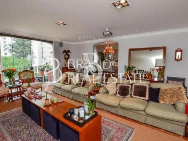 Apartamento primoroso à venda em Moema Pássaros