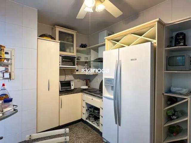 Apartamento Quadra da Praia 152m² Leblon