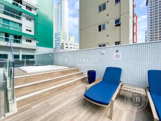 Apartamento quadra mar com 170 m² à venda no Centro de Balneário Camboriú