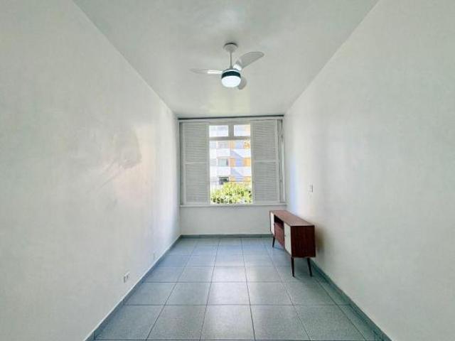 Apartamento quadra mar, 2 Dormitórios à venda em Pitangueiras, Guarujá