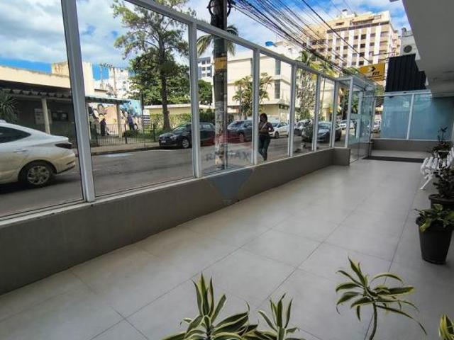 Apartamento quarto e sala iluminado e arejado rua plana no centro de Juiz de Fora