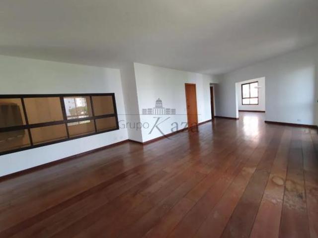 Apartamento Real Parque 4 Dormitórios 251m²