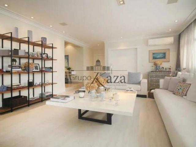 Apartamento Real Parque 4 Dormitórios 359m²
