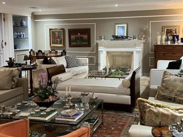 Apartamento Real Parque 4 Dormitórios 450m²