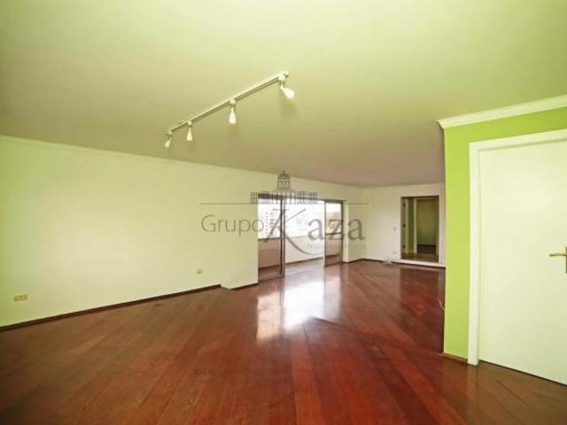 Apartamento Real Parque 3 quartos 3 vagas de garagem 203,04 metros quadrados de área útil