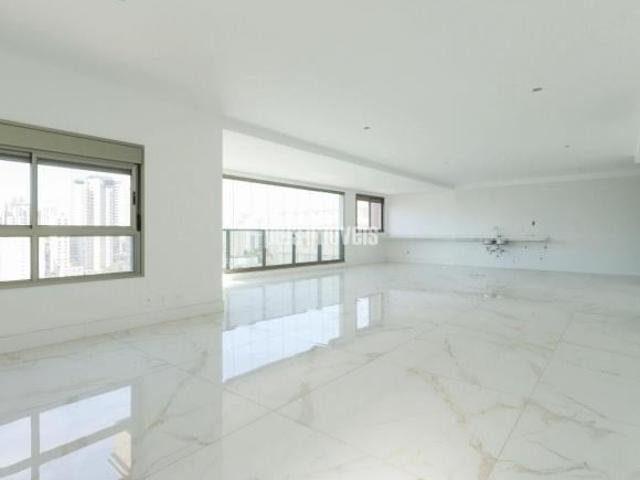 Apartamento recém entregue com varanda integrada e design moderno