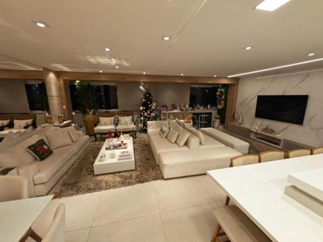 Apartamento recém reformado com 4 dormitórios no Carrão!