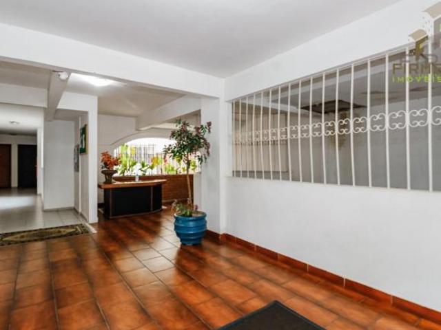 Apartamento recém reformado à venda Água Verde, Curitiba Av. dos Estados início