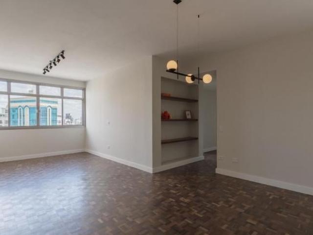 Apartamento recém reformado no Alto da Glória