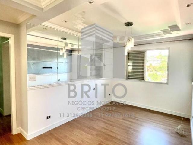 Apartamento recém reformado para venda no Jardim Tremembé, com 3 dormitórios sendo 2 suítes, sala pa