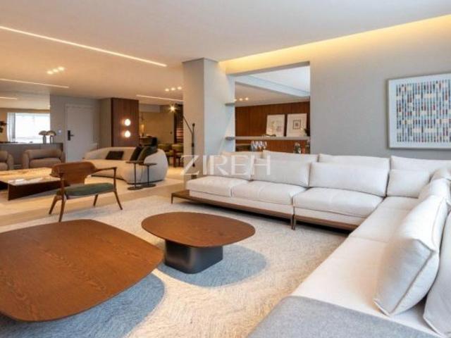 Apartamento reconstruído de alto luxo assinado por Viviane Loyola com 4 suítes mobiliado completo