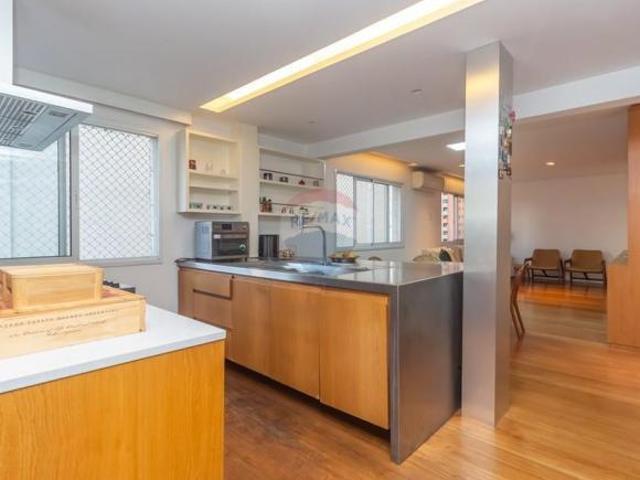 Apartamento Refomado no Itaim de 130m², com 2 dormitórios + closet/ 1 suite e 1 vaga de garagem