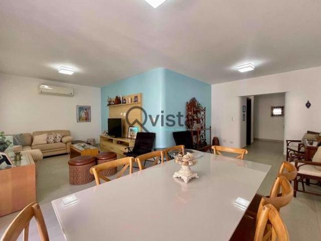 Apartamento Reformado 3 Dormitórios, 1 Suite, Ampla Sacada à Venda na Pitangueiras no Guarujá | QVis