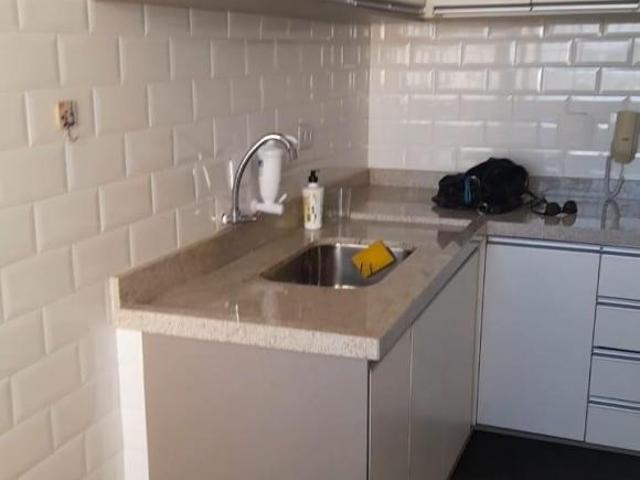 Apartamento reformado 3 dormitórios 2 banheiros 1 vaga livre