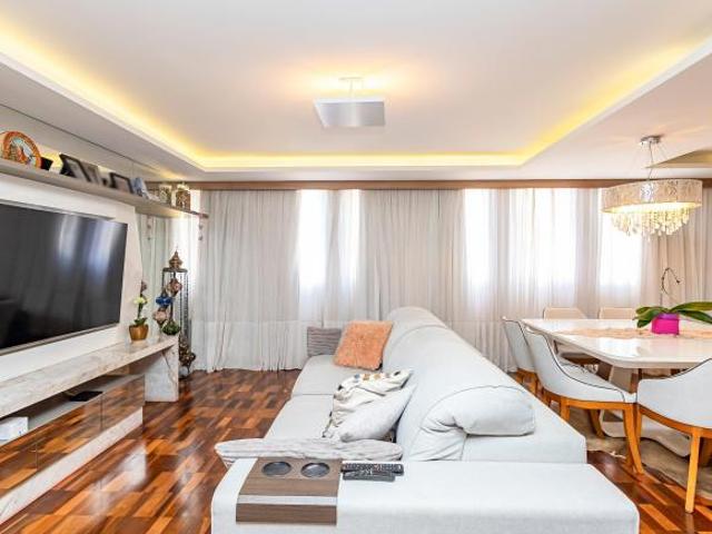 APARTAMENTO REFORMADO, 3 QUARTOS COM SUÍTE E CLOSET NO CENTRO DE CURITIBA