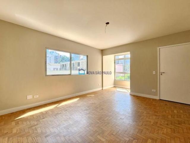 Apartamento reformado, 3 Quartos, Suíte, à venda em Moema
