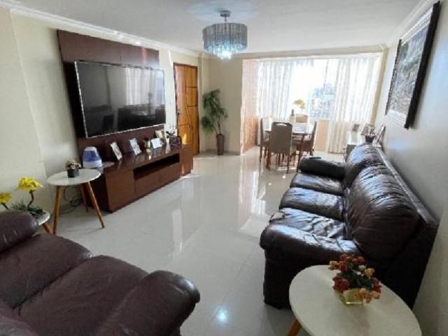 Apartamento Reformado, 3 Quartos, Varanda, 147m², Elevador e Garagem, Aceita Financiamento na CNB 08