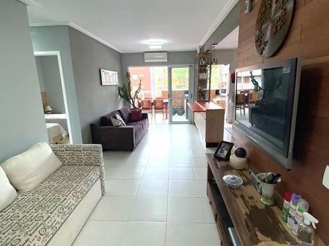Apartamento reformado 3 quartos 2 vagas Guarujá