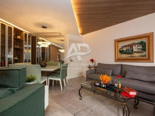 Apartamento reformado | 121m² | 3 suítes | 3 vagas | Condomínio clube | Moema