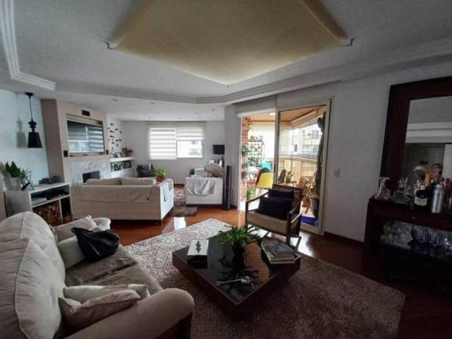 Apartamento reformado, 172m2, 3 quartos 3 suítes 3 vagas Vila Andrade Morumbi