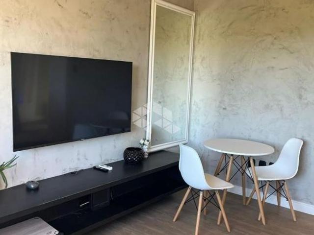 Apartamento reformado, 1 dormitórios e 1 vaga no Centro Histórico, Condomínio com elevador
