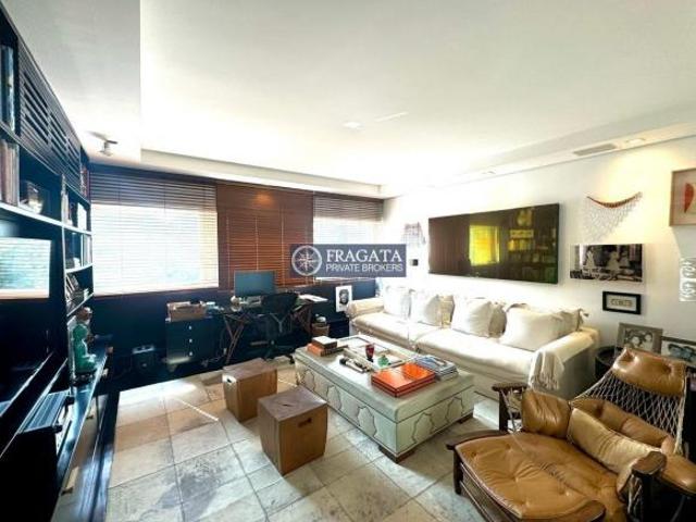 Apartamento reformado 280 m², varanda, 2 vagas ao lado do clube Paulistano