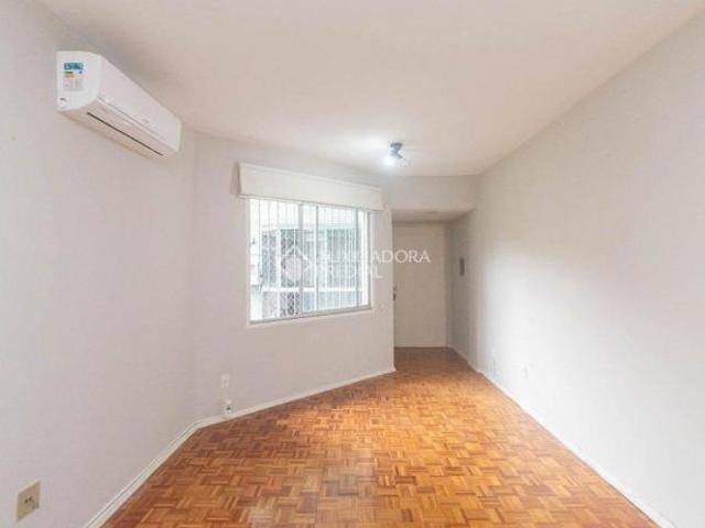 Apartamento reformado, 2 dormitórios 64,62 m² privativos, living amplo com split instalado, cozin