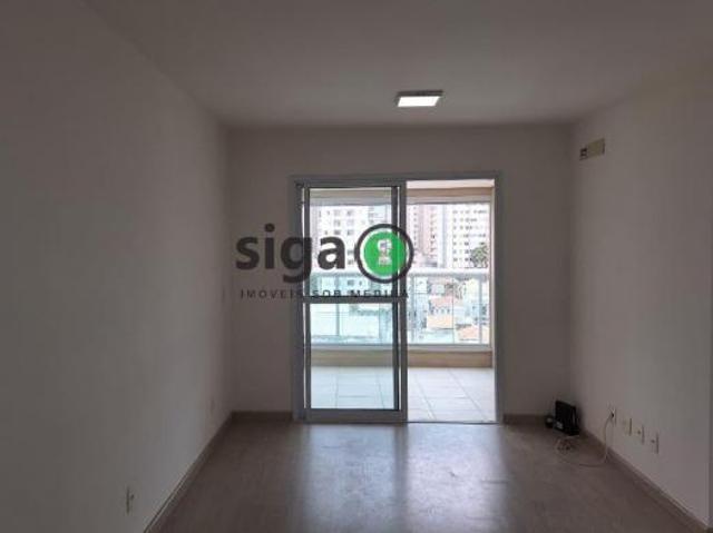 Apartamento reformado 2 Dormitórios com Suíte, Varanda e Vaga