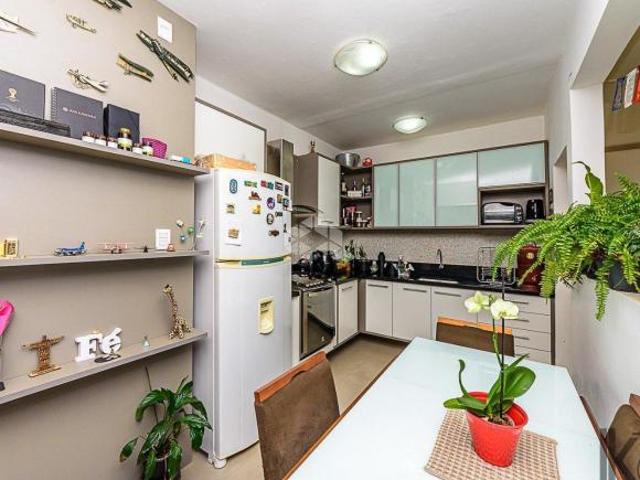 Apartamento Reformado 2 Dormitórios, Semimobiliado, no Bairro Menino Deus em Porto Alegre