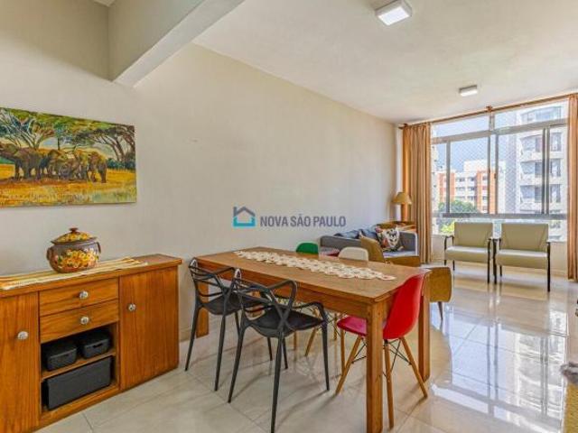 Apartamento reformado, 2 Quartos, 2 banheiros à Venda em Moema