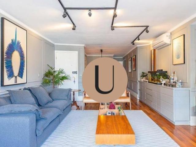 Apartamento reformado, 2 suítes, 3 vagas de garagem, próximo ao metrô Fradique Coutinho