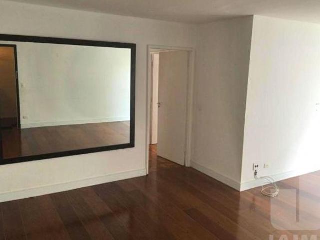 Apartamento reformado 2dorm sendo 01 suite