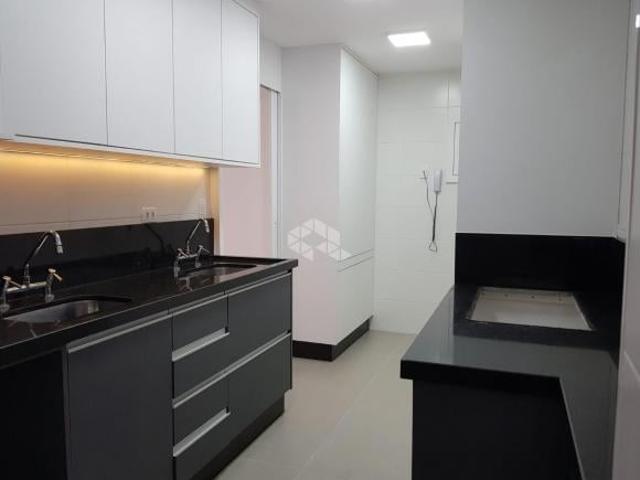 Apartamento reformado | 4 Dorms e 5 banheiros Localização excelente