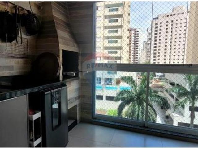 Apartamento reformado com área gourmet, 3 dormitórios, 2 vagas de garagem e vista para o mar