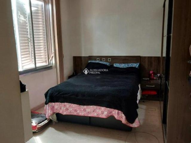 APARTAMENTO REFORMADO COM CHURRASQUEIRA, ESPAÇOSO E SILENCIOSO NO PRIMEIRO ANDAR
