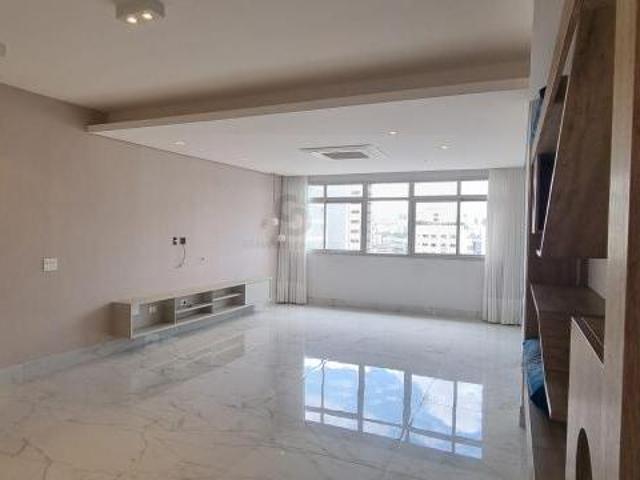 Apartamento reformado com excelente planta