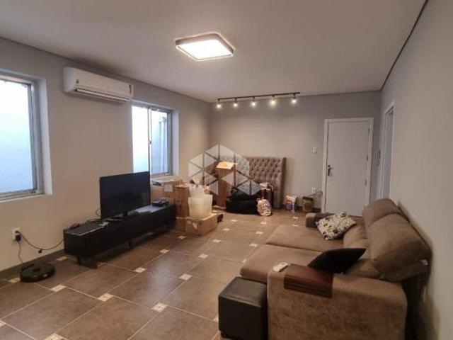 Apartamento reformado com suíte, depósito e localização privilegiada no Bom Fim